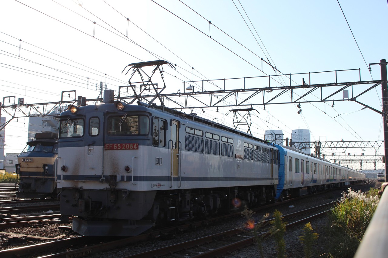 新鶴見界隈331-1（西武30000系30103F編成甲種9868レ EF65 2084） : 新鶴見通信