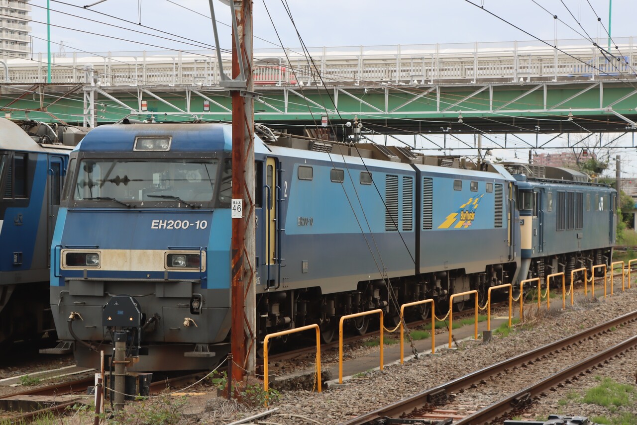 新鶴見界隈1158-1（EH200-10 + EF64 1035） : 新鶴見通信