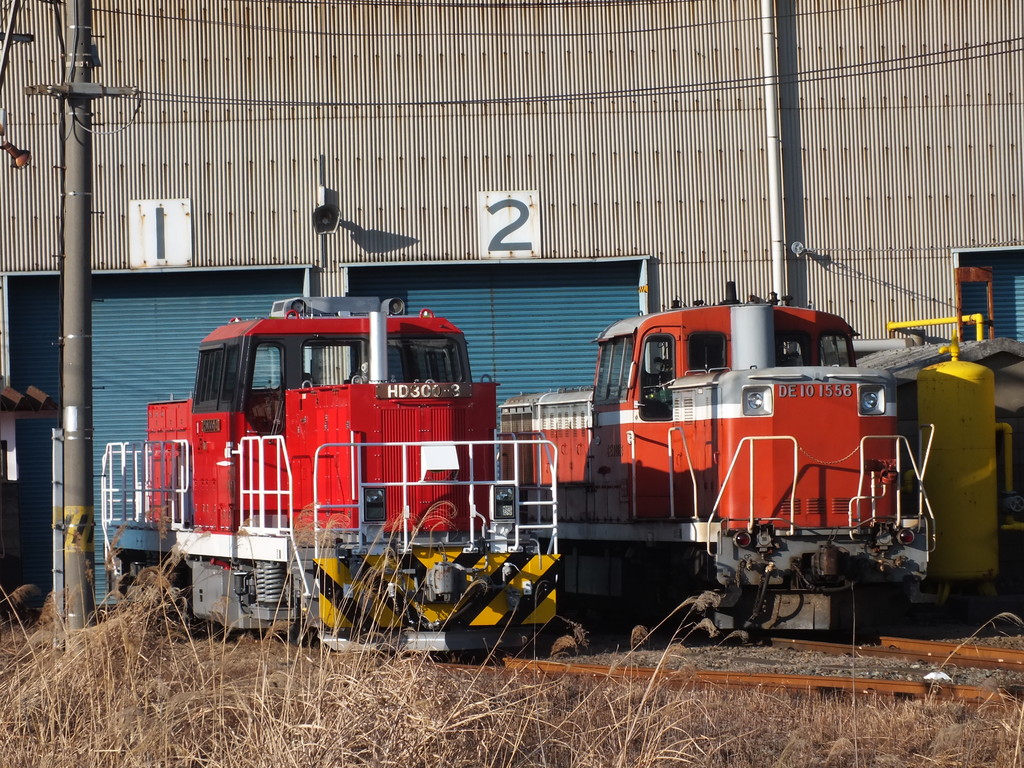 新鶴見界隈51（HD300-3, DE10 1556, EF65 2121） : 新鶴見通信