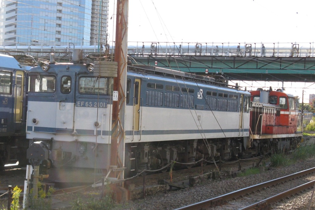 新鶴見界隈198（EF65 2101 + DE10 1663） : 新鶴見通信