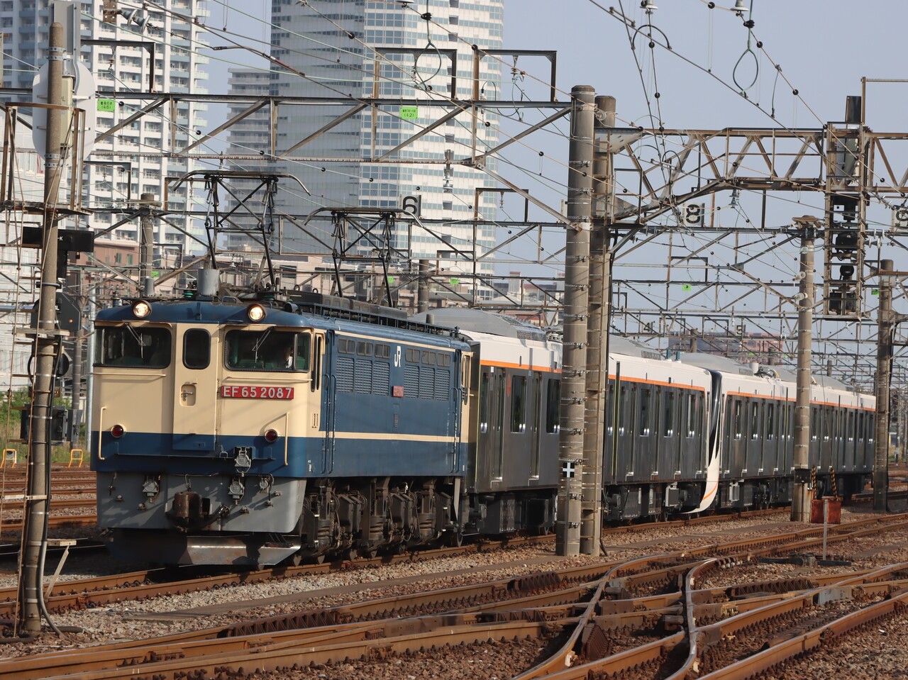 新鶴見界隈1163-3（東急6020系甲種9275レ EF65 2087） : 新鶴見通信