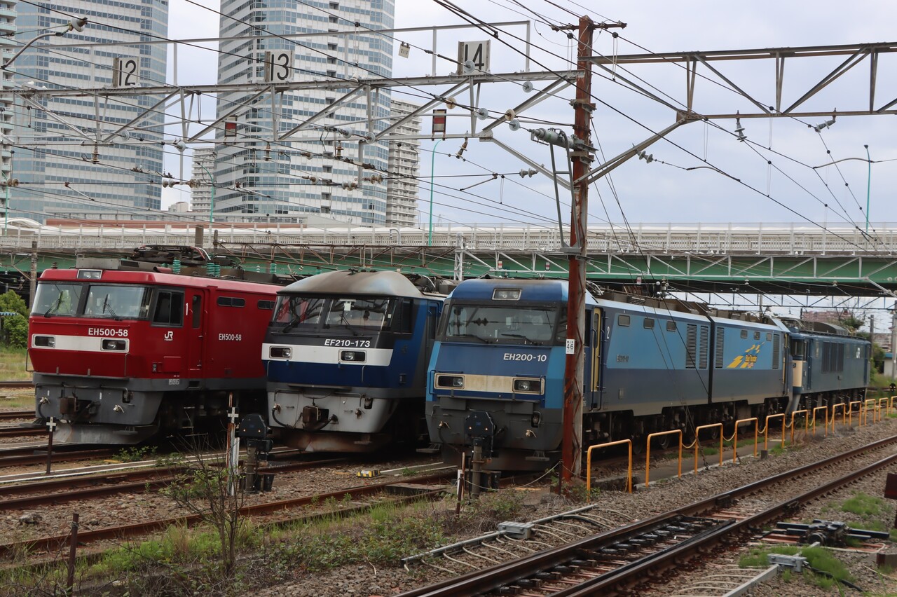 新鶴見界隈1158-1（EH200-10 + EF64 1035） : 新鶴見通信