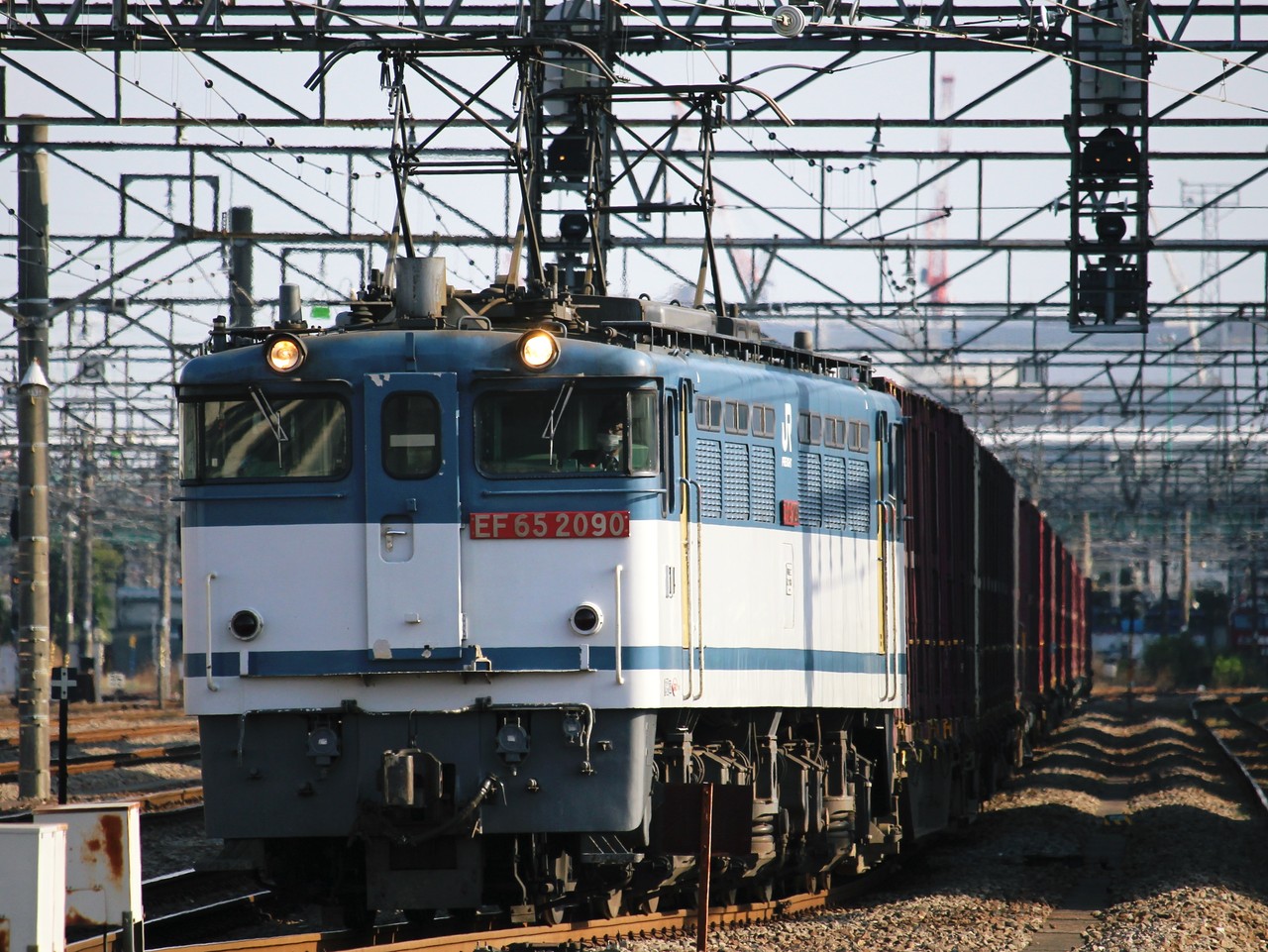 新鶴見界隈701-5（77レ EF65 2090） : 新鶴見通信