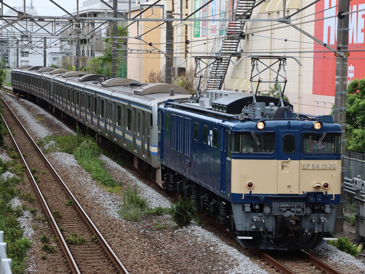 新鶴見界隈1090-1（E217系Y-116 Y-117編成長野配給9744レ EF64 1030） : 新鶴見通信