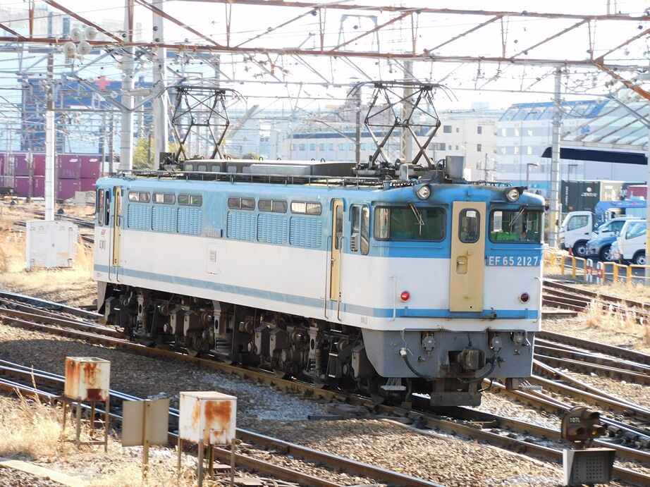 EF65形電気機関車（EF65-2127・EF65-2085＋ヨ8402）＋キヤE195系 - 令和5年2月 : 深徒徒