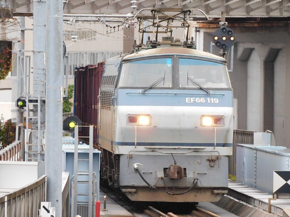 EF65形電気機関車（2081・2074）＋EF66形電気機関車（119）＋桃太郎 - 令和5年11月 : 深徒徒