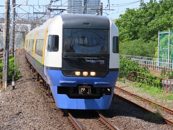 255系マリBe-03編成（しおさい81号）、E653系1000番台カツK70編成（鎌倉）、E257系500番台マリNB-17編成・NB-19編成（新宿さざなみ） - 令和7年5月 : 深徒徒