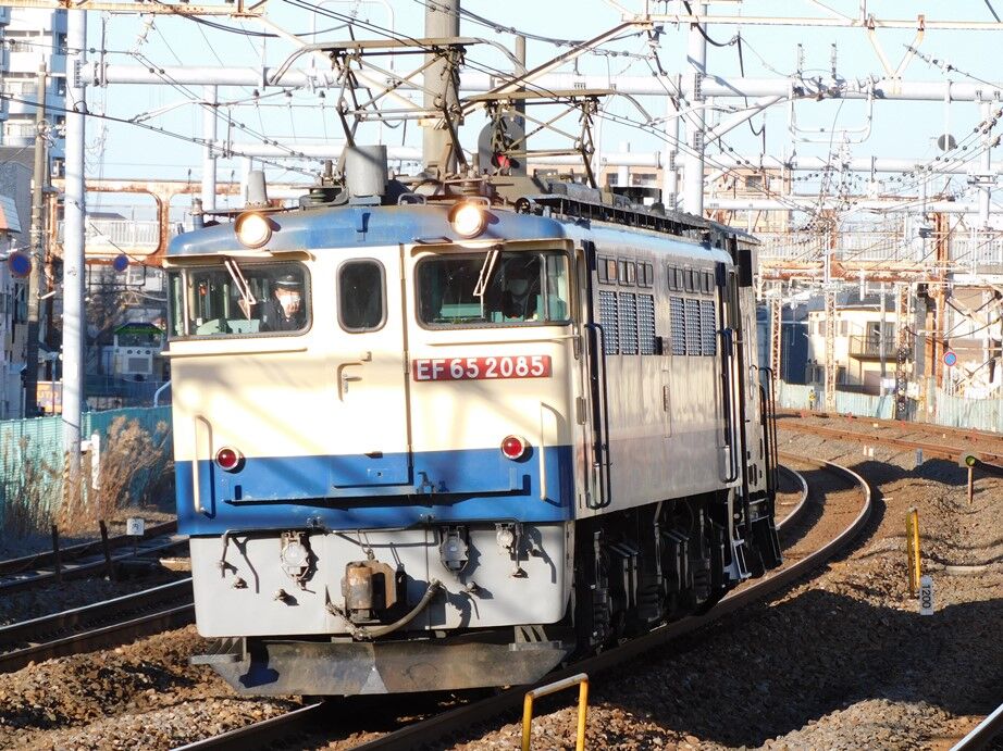 EF65形電気機関車（EF65-2127・EF65-2085＋ヨ8402）＋キヤE195系 - 令和5年2月 : 深徒徒