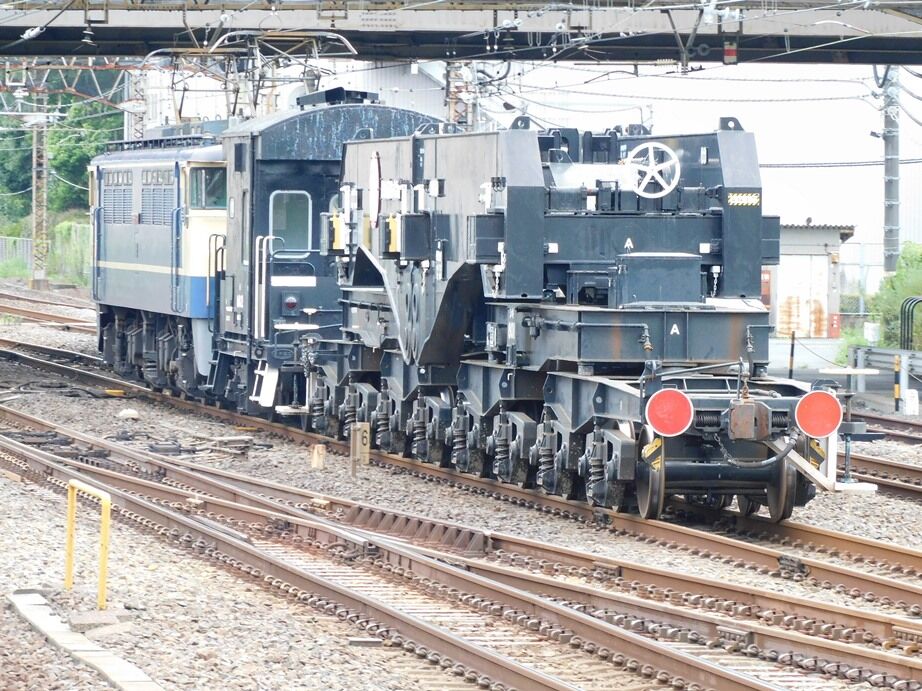 EF65-2139＋ヨ8402＋シキ801、キヤE195系オクST-16編成 - 令和4年8月 : 深徒徒