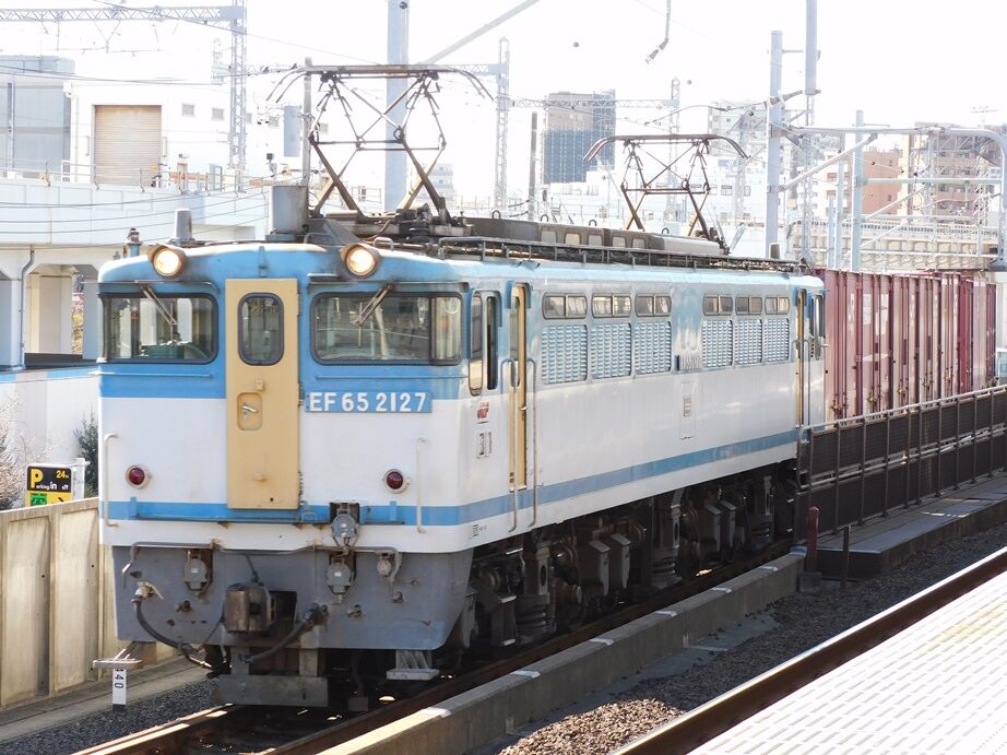EF65形電気機関車（EF65-2127・EF65-2085＋ヨ8402）＋キヤE195系 - 令和5年2月 : 深徒徒