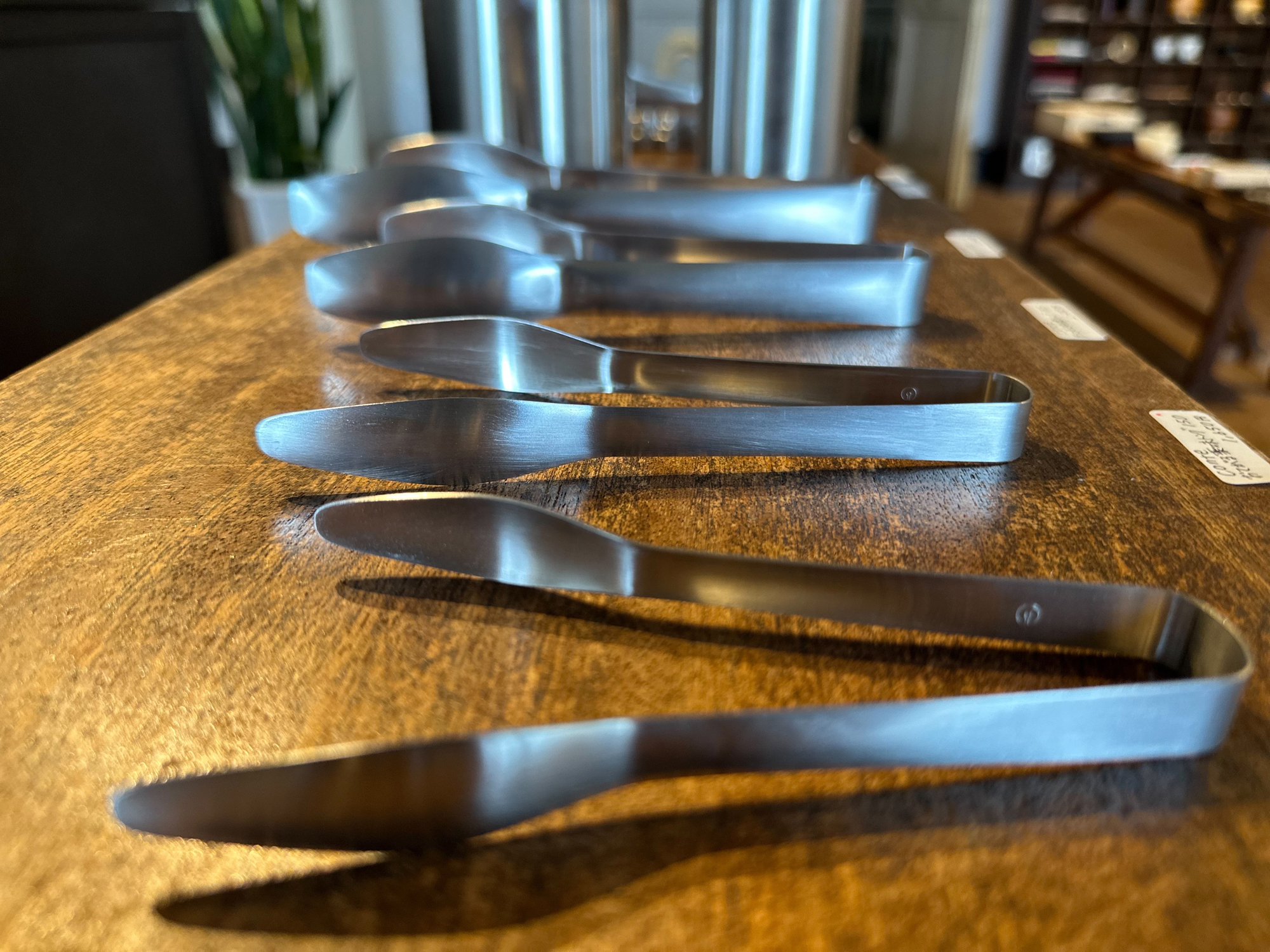 conteの新商品、おてがる料理トングが若松ショールームにも並びました。毎日たくさんのご注文を承っております。使い心地を購入前に確かめられるの ...