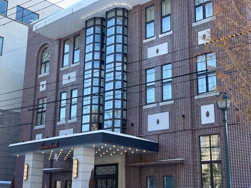 【UNWIND GALLERY 空間とアートの調和を味わう】小樽ショールームからすぐのところに「UNWIND HOTEL&BAR 小樽」という ...