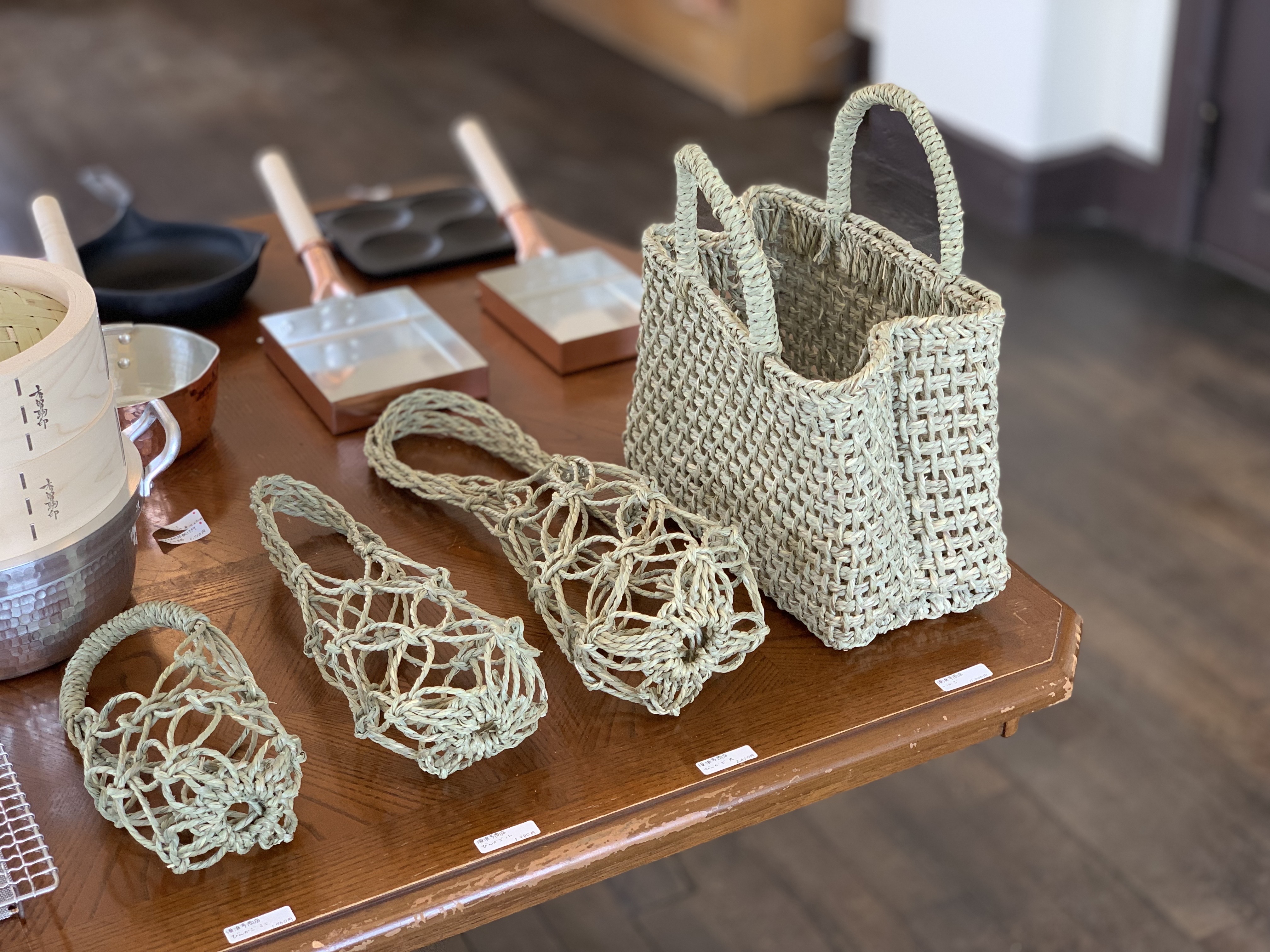conteのおてがる薬味トングと須浪亨商店のいかご・びんかごが小樽ショールームに並びました。 : 職人.comブログ