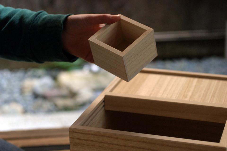 11月末より在庫切れとなっておりました大人気の東屋米びつ5kgですが、本日数点入荷いたしました。また、チーズナイフの刻印が変わりましたので ...