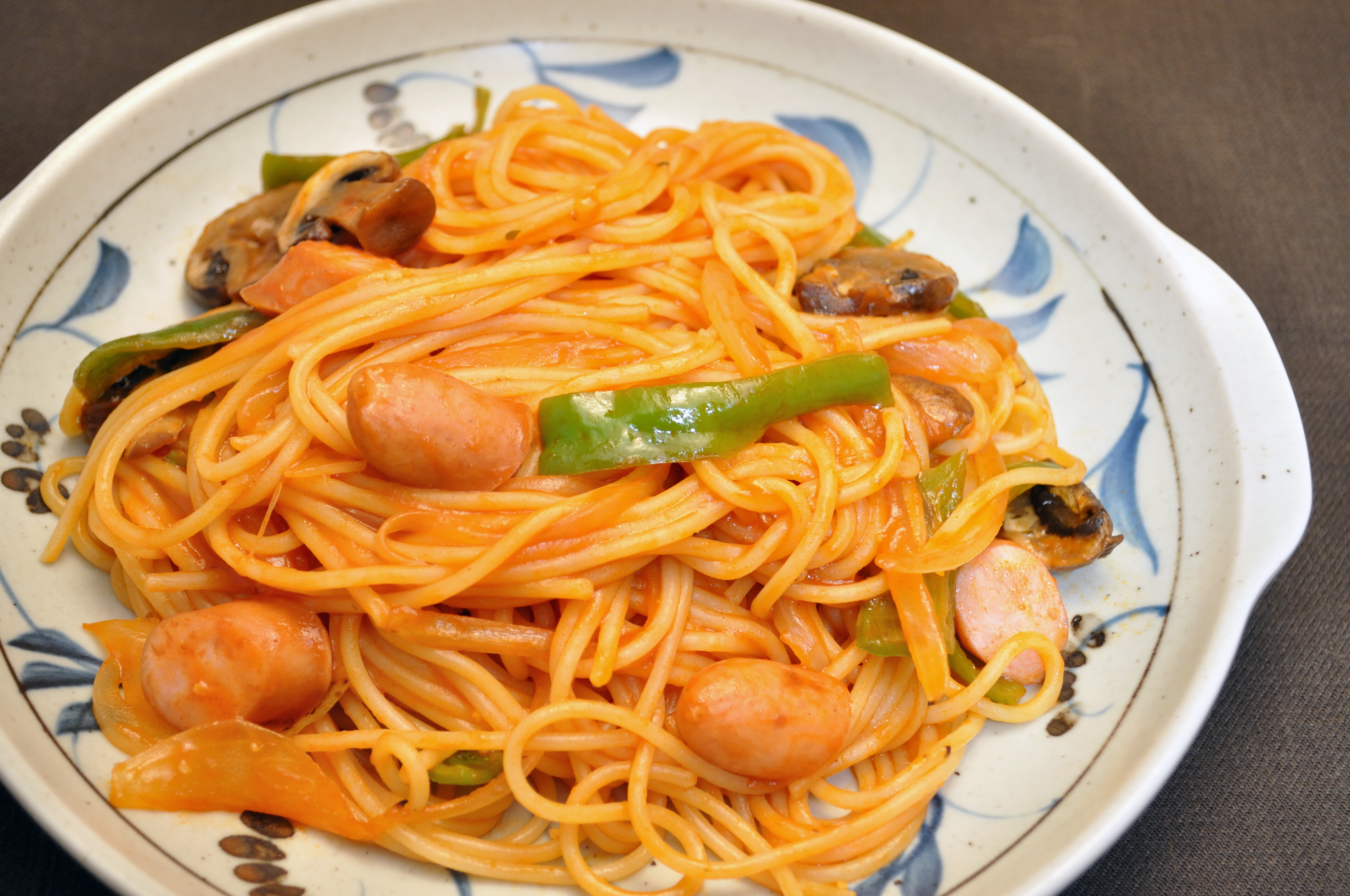 Spaghetti Naporitan is a Western food that originated in Japan ...