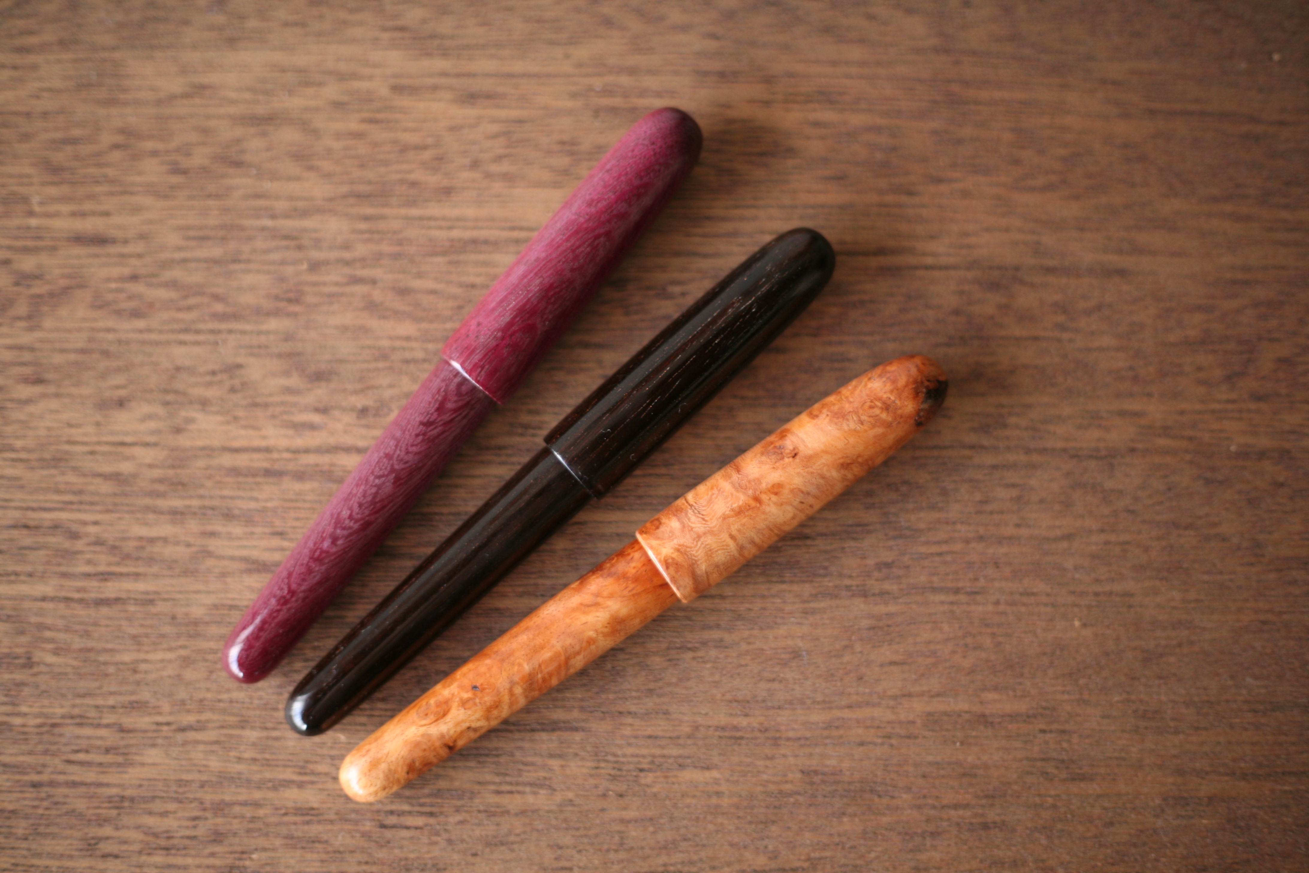 The uncolored and non-coated ballpoint pens that are manually made ...