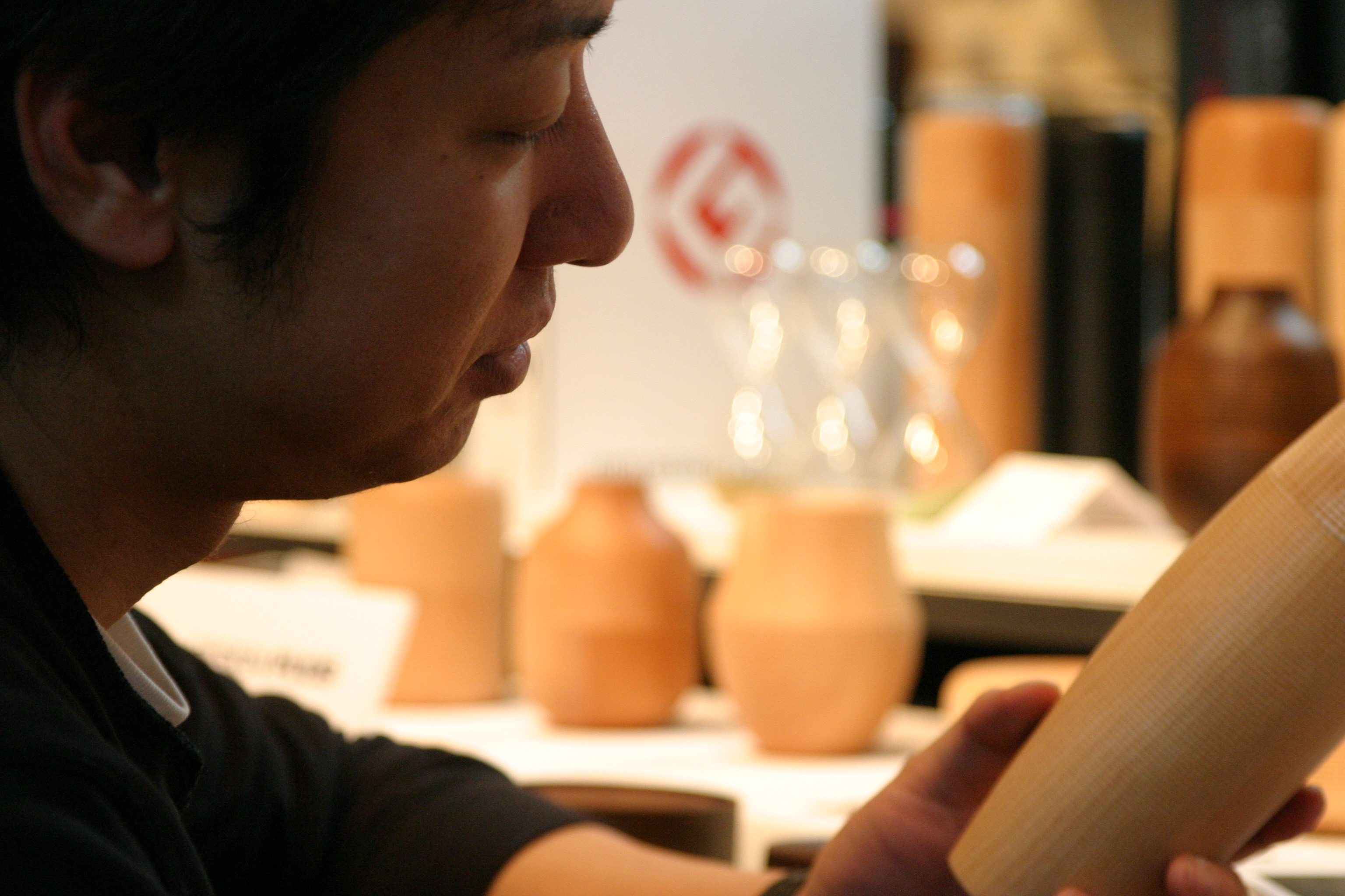 [To bring the tradition of Yamanaka Lacquer, which has been passed down ...