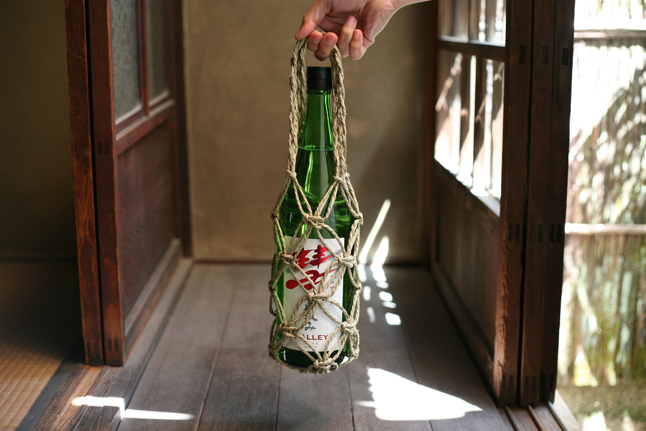 Definitely, it is one of the best bags to carry a big bottle of ...