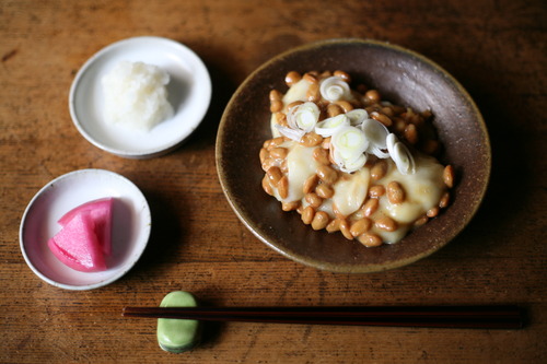 "Natto mochi" refers to freshly pounded or baked rice cakes containing ...