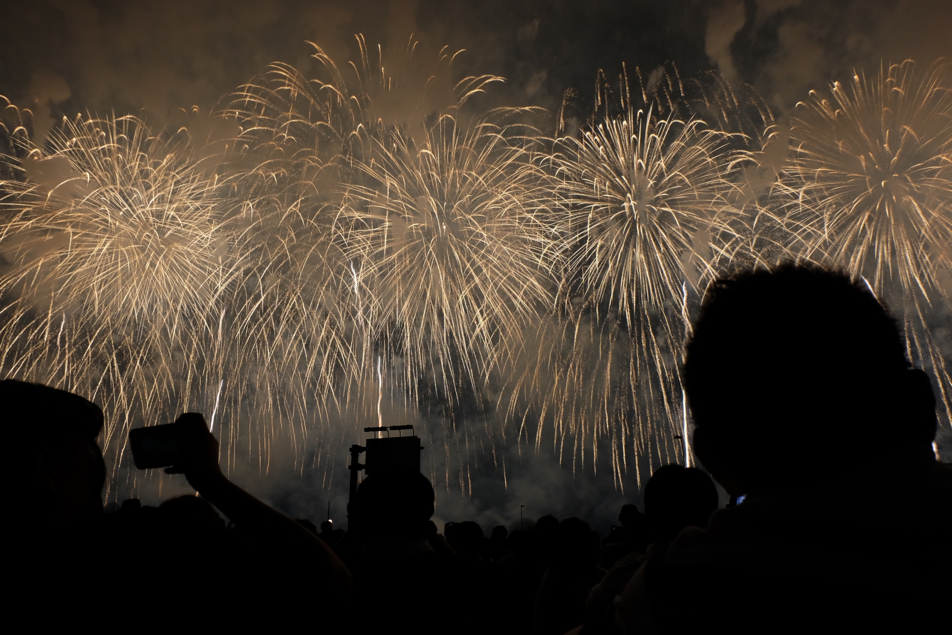 The fantastic fireworks that bloom in the night sky of summer in Japan ...
