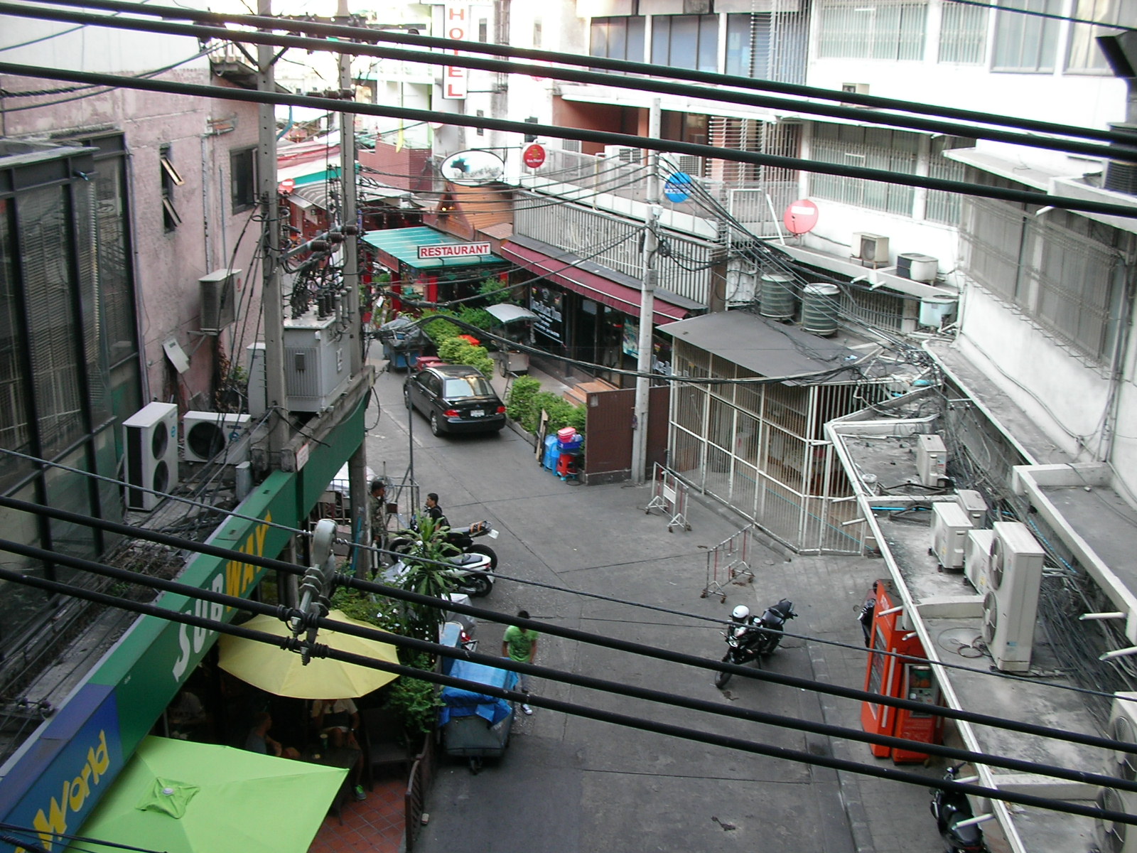 ナナ駅下のVASUで両替 : いまだ旅の途中☆クルンテープの大空から Powered by ライブドアブログ