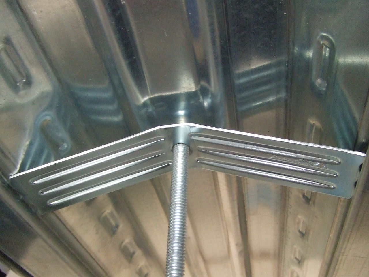 つなぐ＆とめる 締結部品の企画製造 シグテックファスナー : 新商品「QLハンガー185」 W3/8ボルト吊り金具 （JFE建材QLデッキに ...