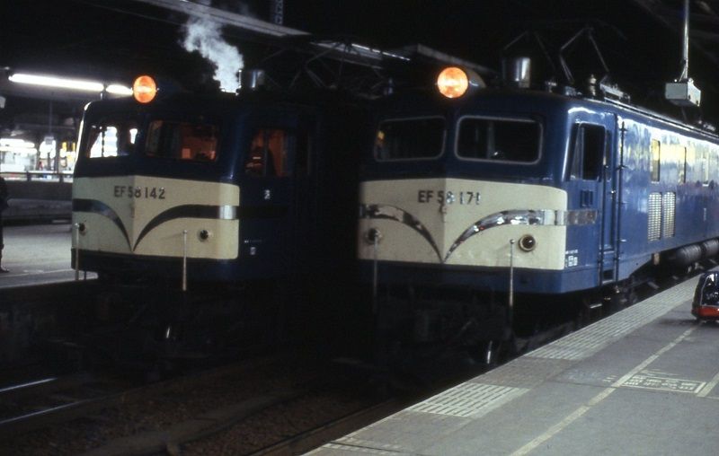 EF58 夜の大阪駅にて （1982年頃） : moon express