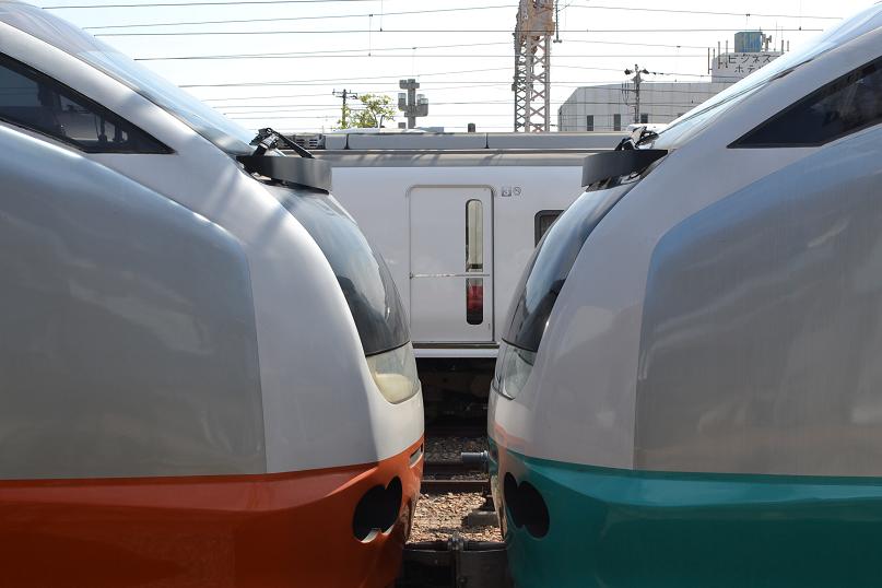 次の舞台を待つ -651・E653系- : moon express