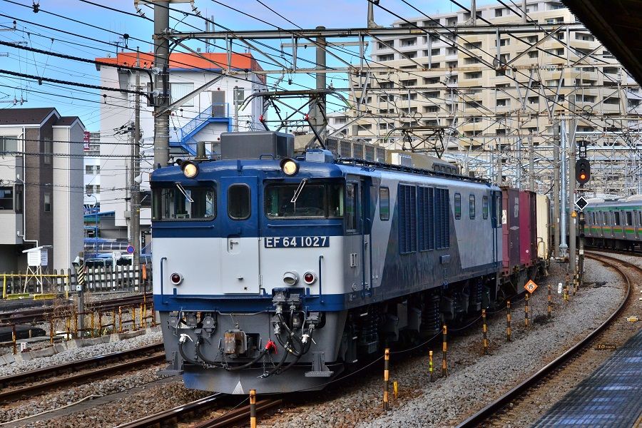JRFマークの消えた EF64 1027号機 （2017年11月） : moon express