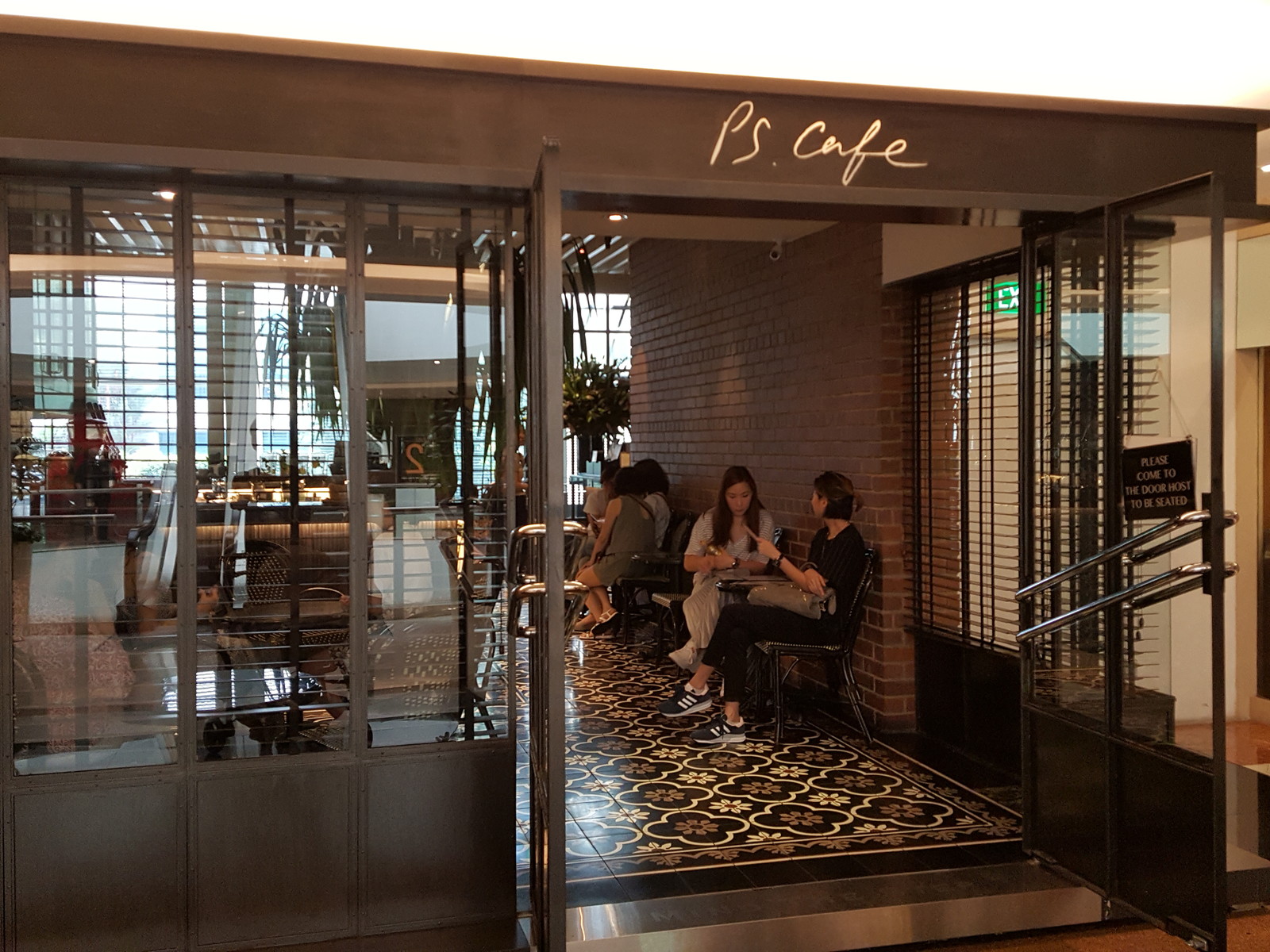 PS.Cafe at Palais Renaissance: 繁華街でリゾート気分を味わえるカフェ : The Amazing ...