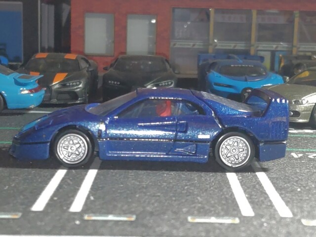 Ferrari F40 / Blue Metallic 【tomica PREMIUM】Scale:1/62 発売記念仕様 : 1/64 ...