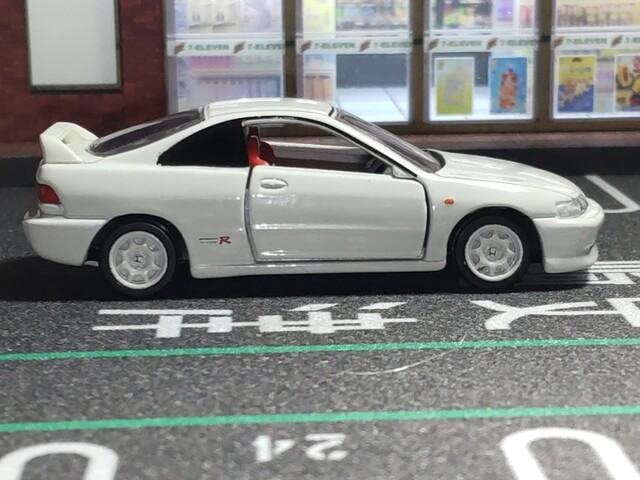 HONDA INTEGRA TYPE R DC2 / Championship White【tomica PREMIUM】Scale:1/62 ...
