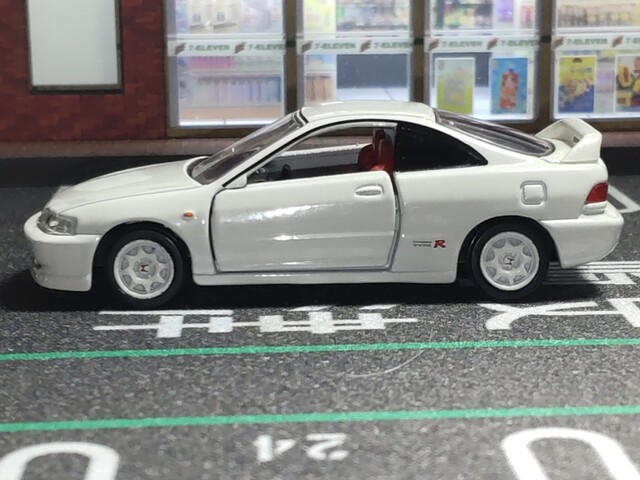 HONDA INTEGRA TYPE R DC2 / Championship White【tomica PREMIUM】Scale:1/62 ...