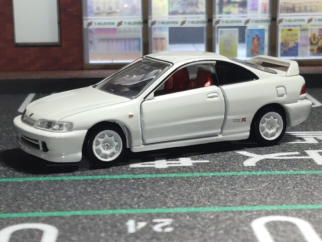 HONDA INTEGRA TYPE R DC2 / Championship White【tomica PREMIUM】Scale:1/62 ...