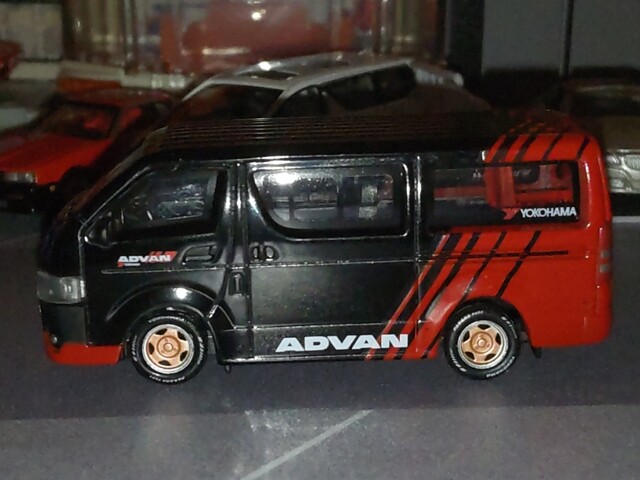 TOYOTA HIACE ADVAN [Tiny] : 1/64 STYLE MY GARAGE COLLECTION