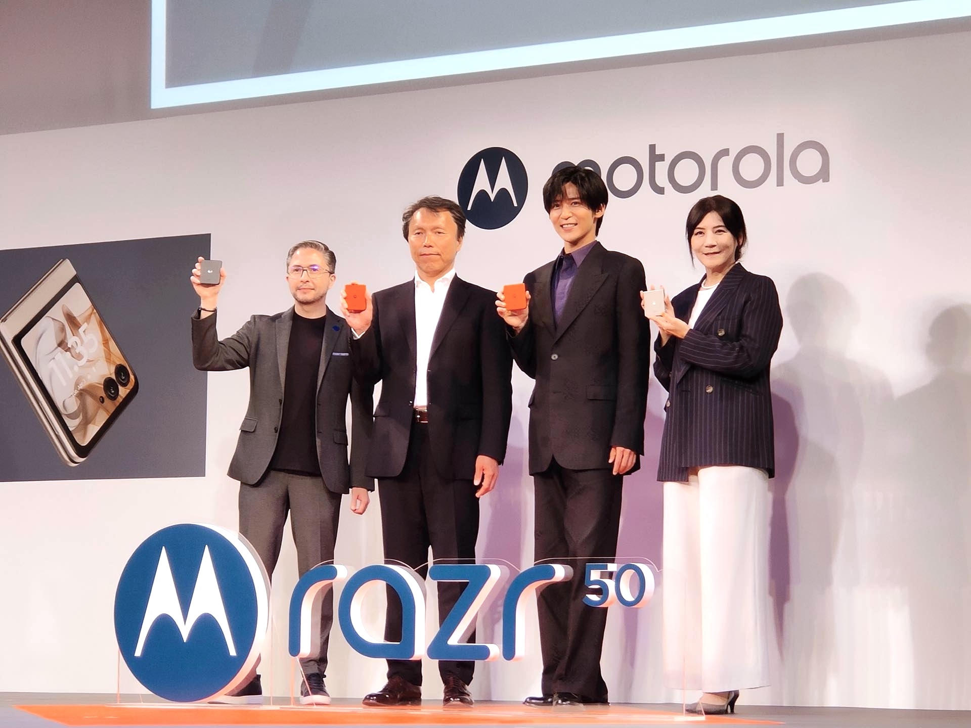 モトローラが日本向けスマホのAndroid 15へのOSバージョンアップの対象機種を案内！motorola razr 50・40シリーズや ...