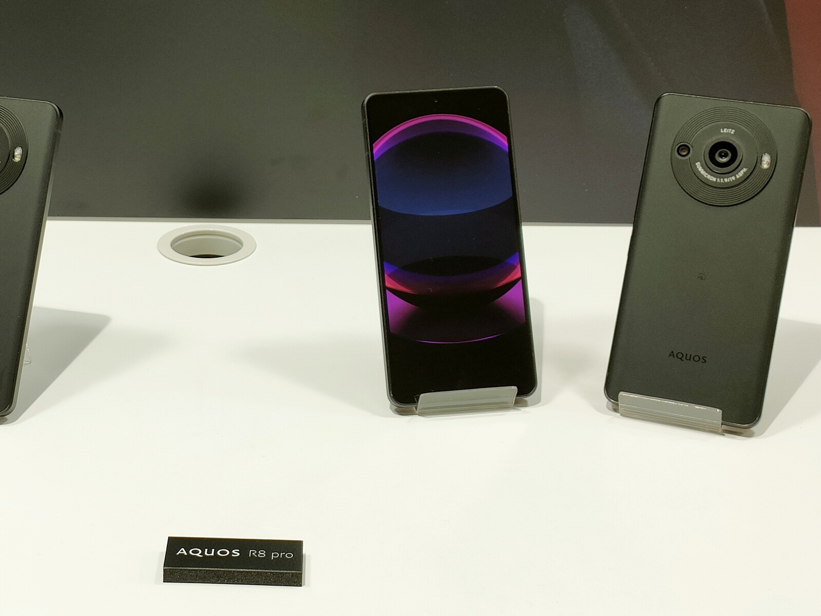 シャープ、フラッグシップスマホ「AQUOS R8 pro」のメーカー版「SH-R80P」にAndroid 14へのOSバージョンアップを含む ...