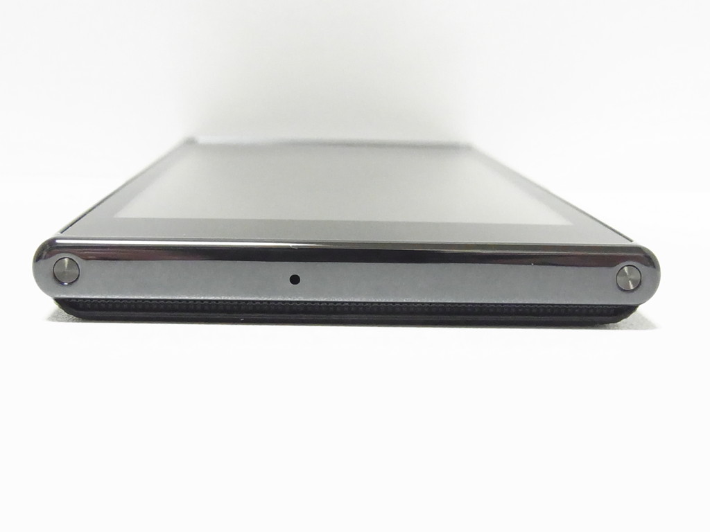 NTTドコモのプラダとのコラボスマートフォン「docomo with series PRADA phone by LG L-02D」を写真と ...