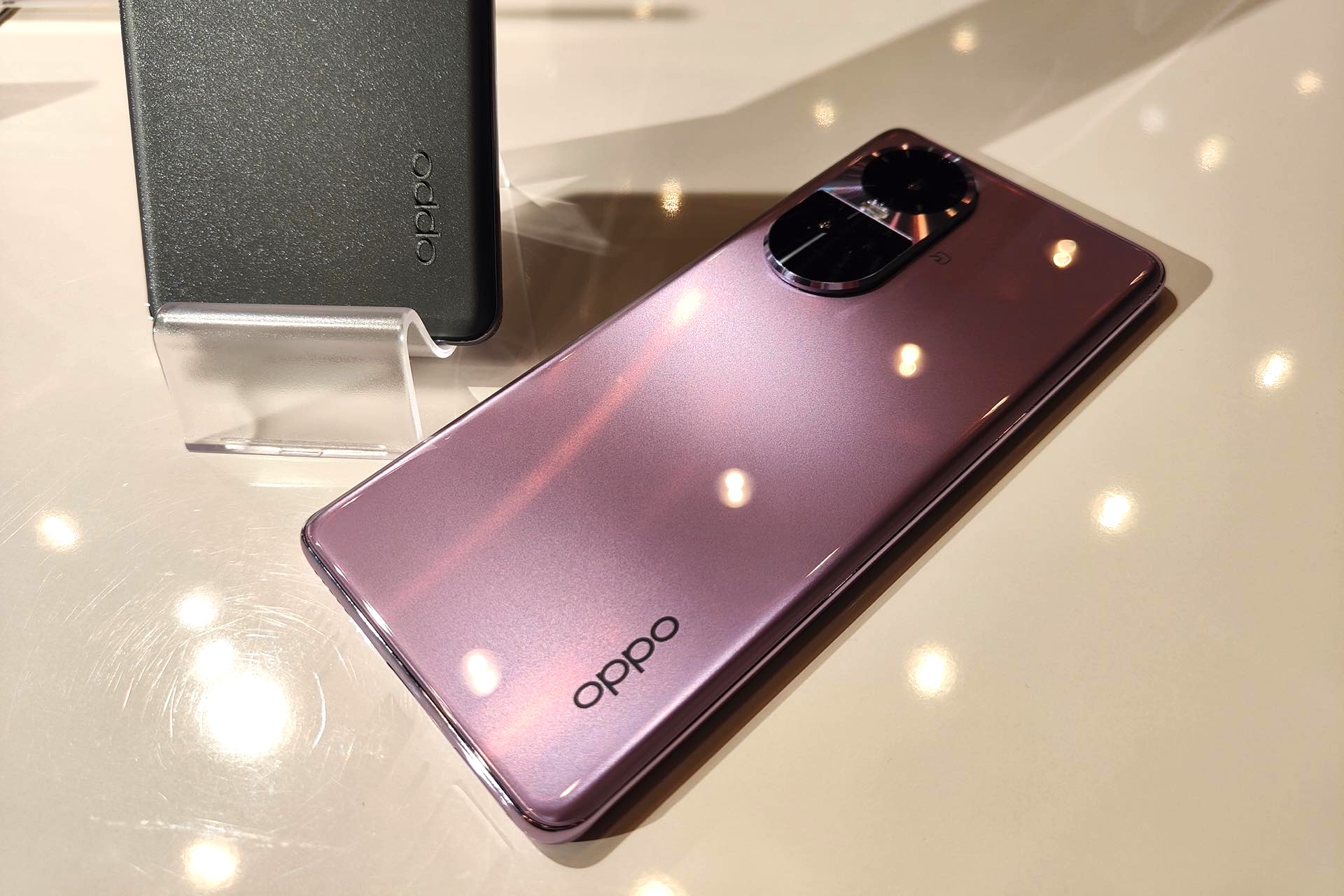 ミッドハイスマホ「OPPO Reno10 Pro 5G」のメーカー版「CPH2541」にAndroid 15へのOSバージョンアップが提供開始 ...