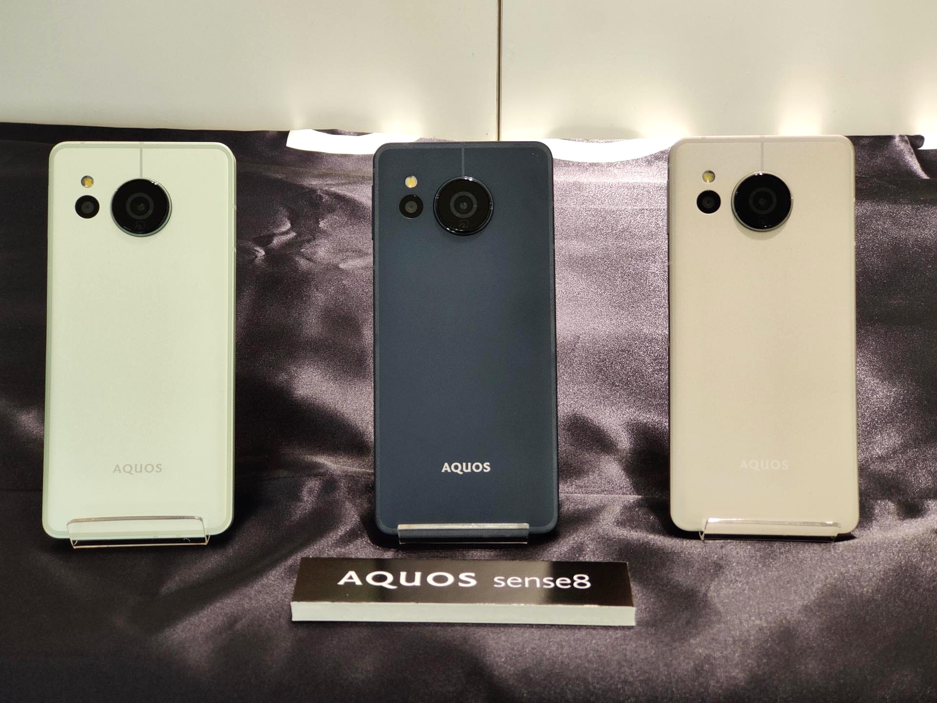 シャープ、スタンダードスマホ「AQUOS sense8」のメーカー版「SH-M26」にAndroid 14へのOSバージョンアップ含むソフトウェア更新を提供開始 - ライブドアニュース