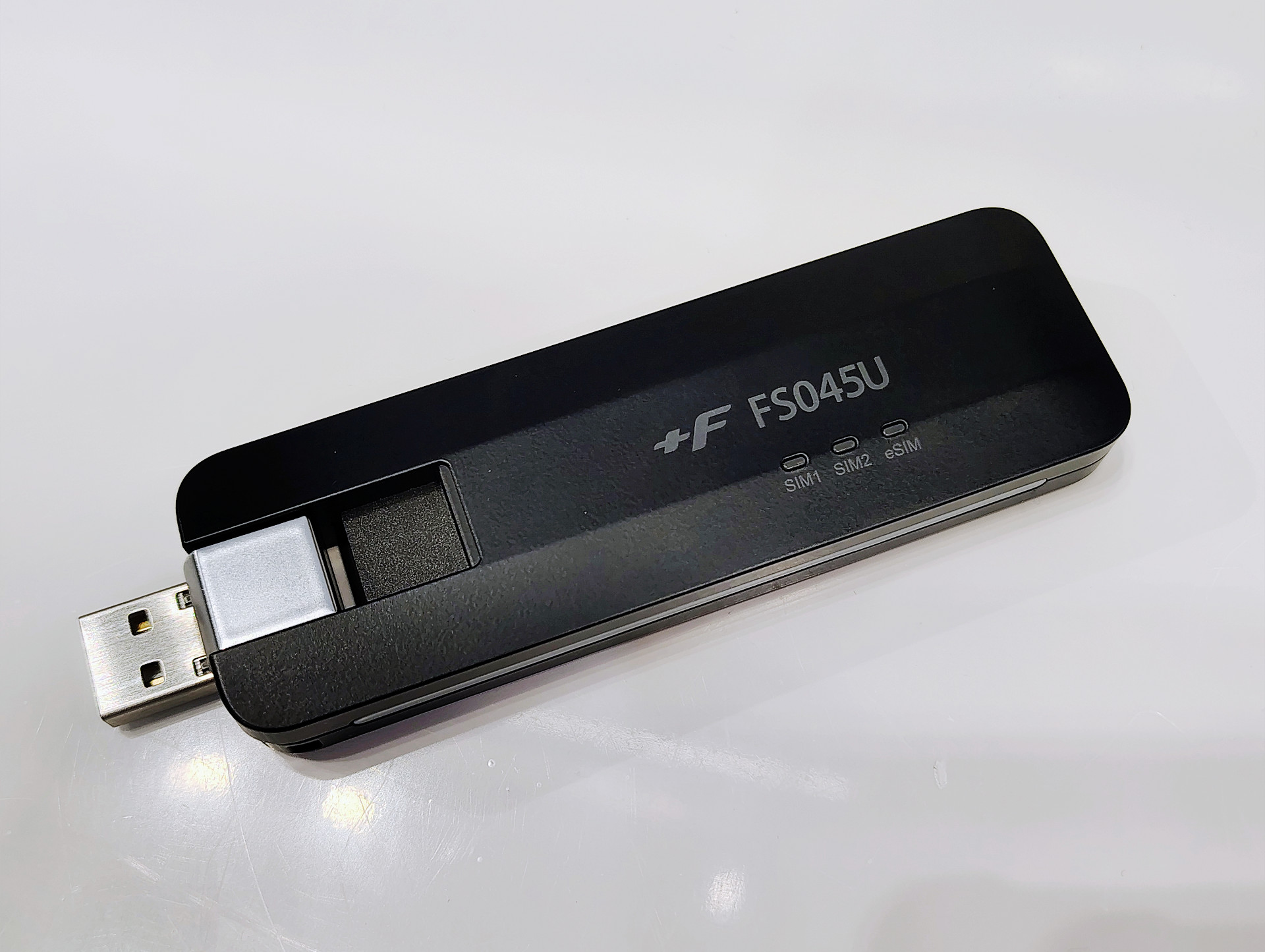 Japan IT Week春2026：富士ソフト、3つのSIMを切替可能なUSBドングル型データ通信端末「+F FS045U」を展示！今夏発売 ...