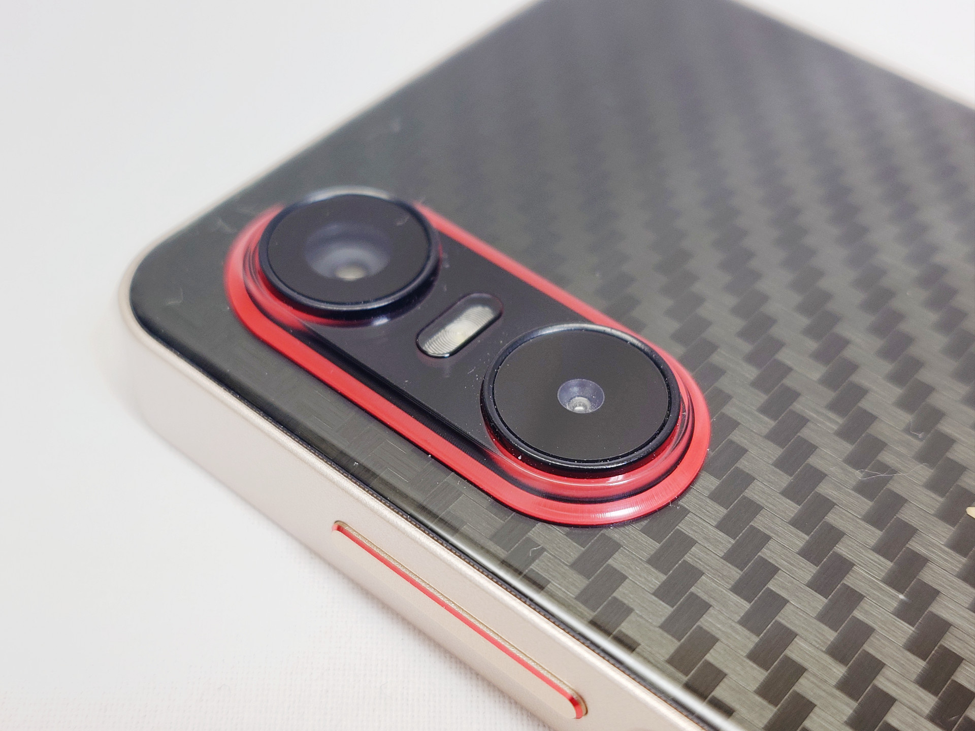 片手操作も余裕の5.3インチサイズなコンパクトスマホ「Mode1 Pocket」を開封して外観や同梱物、基本機能などを紹介【レビュー】 - S-MAX