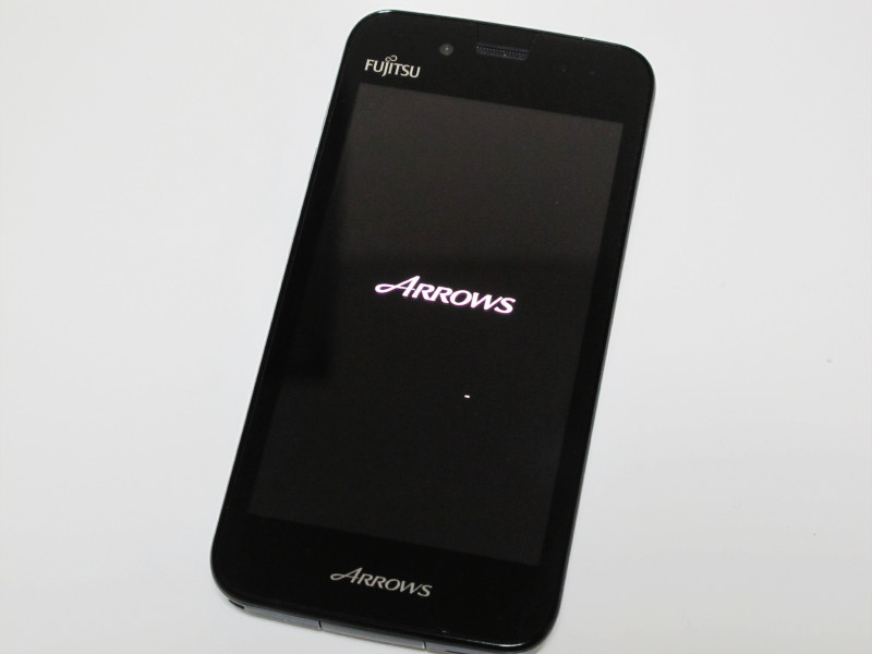 ベールに包まれたイオンスマホ第4弾はどんな感じ？富士通製LTE対応SIMフリーモデル「ARROWS M01」の外観を写真でチェック【レビュー】 - S-MAX