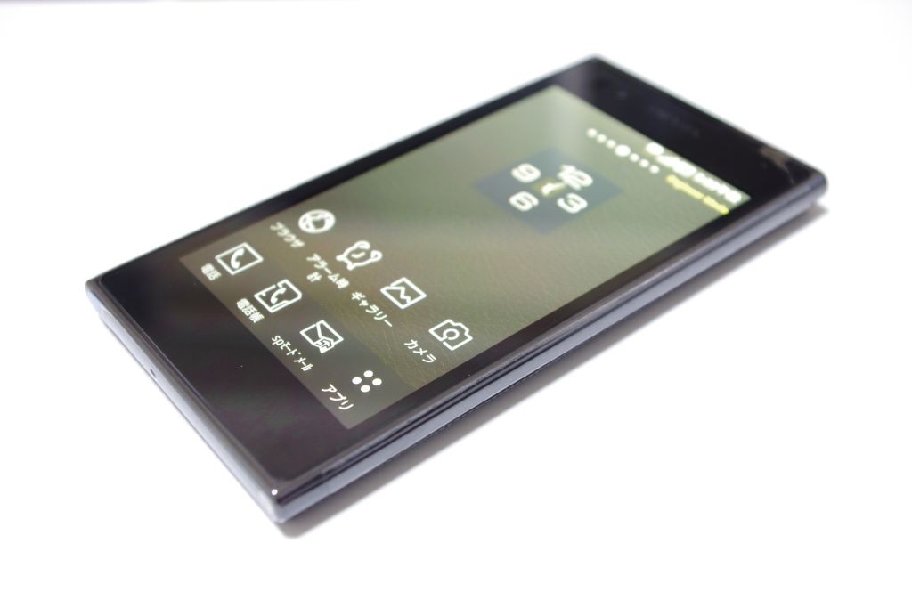 NTTドコモ、プラダとのコラボスマートフォン「docomo with series PRADA phone by LG L-02D」の発売日を ...