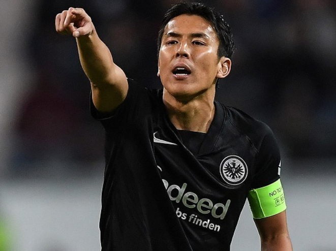 長谷部誠の指導者姿がお披露目！フランクフルト、下部組織での指導実習の映像を公開 : サッカーレボリューション