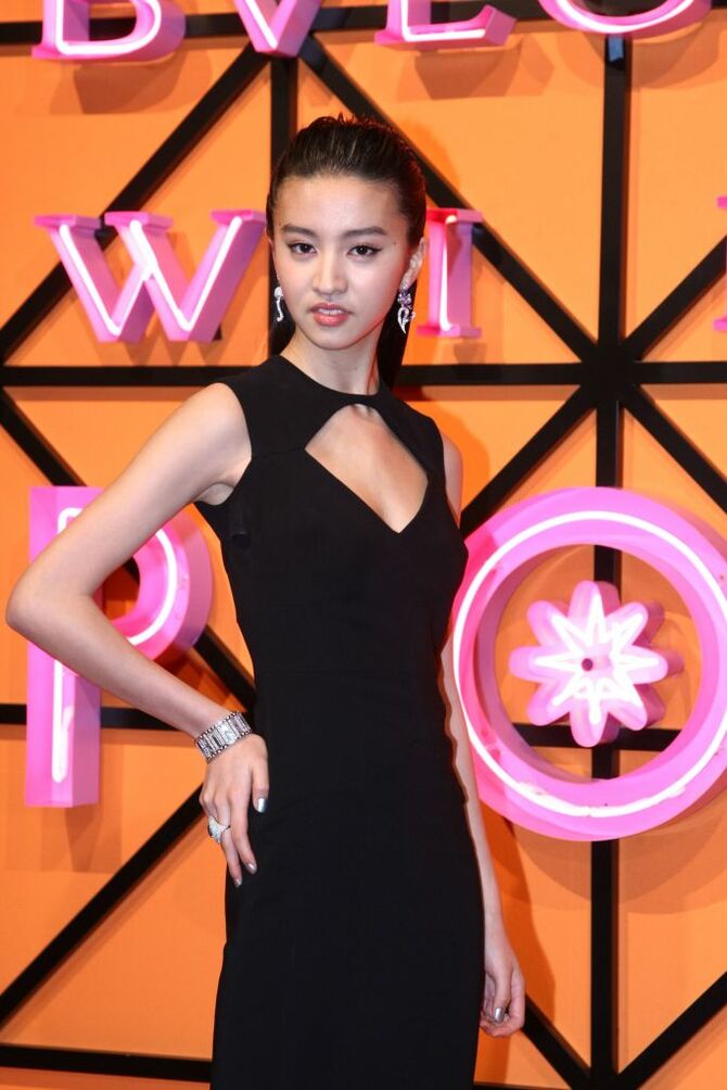 Koki、胸元がセクシーなBVLGARIドレスで衝撃の肌見せ : 最速・最新 エンタメ芸能ニュースコレクト