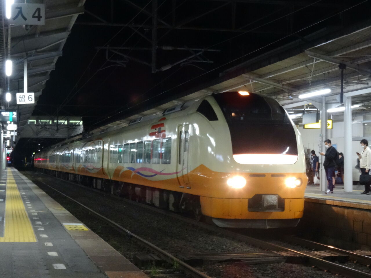 夜の白石駅にE653系U-101編成 : sonical405の鉄旅レポート