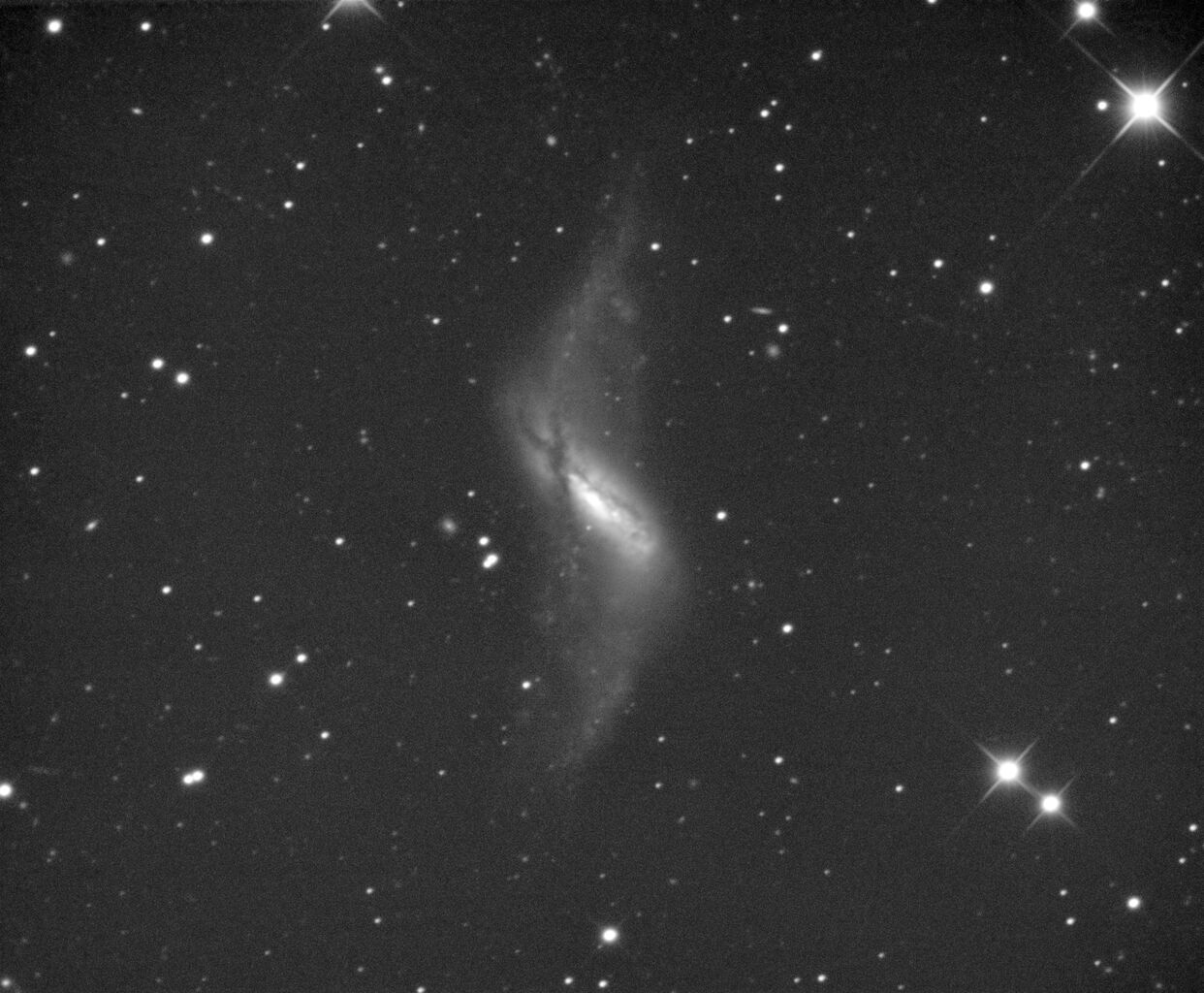 極リング銀河“NGC660” 14インチ砲のファーストライト！ : 宙のジグソーパズル