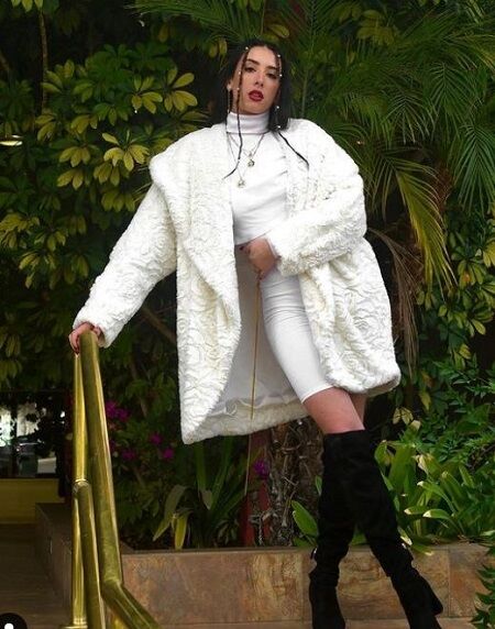 Naika (Singer) Wiki : US clothes NBA NFL