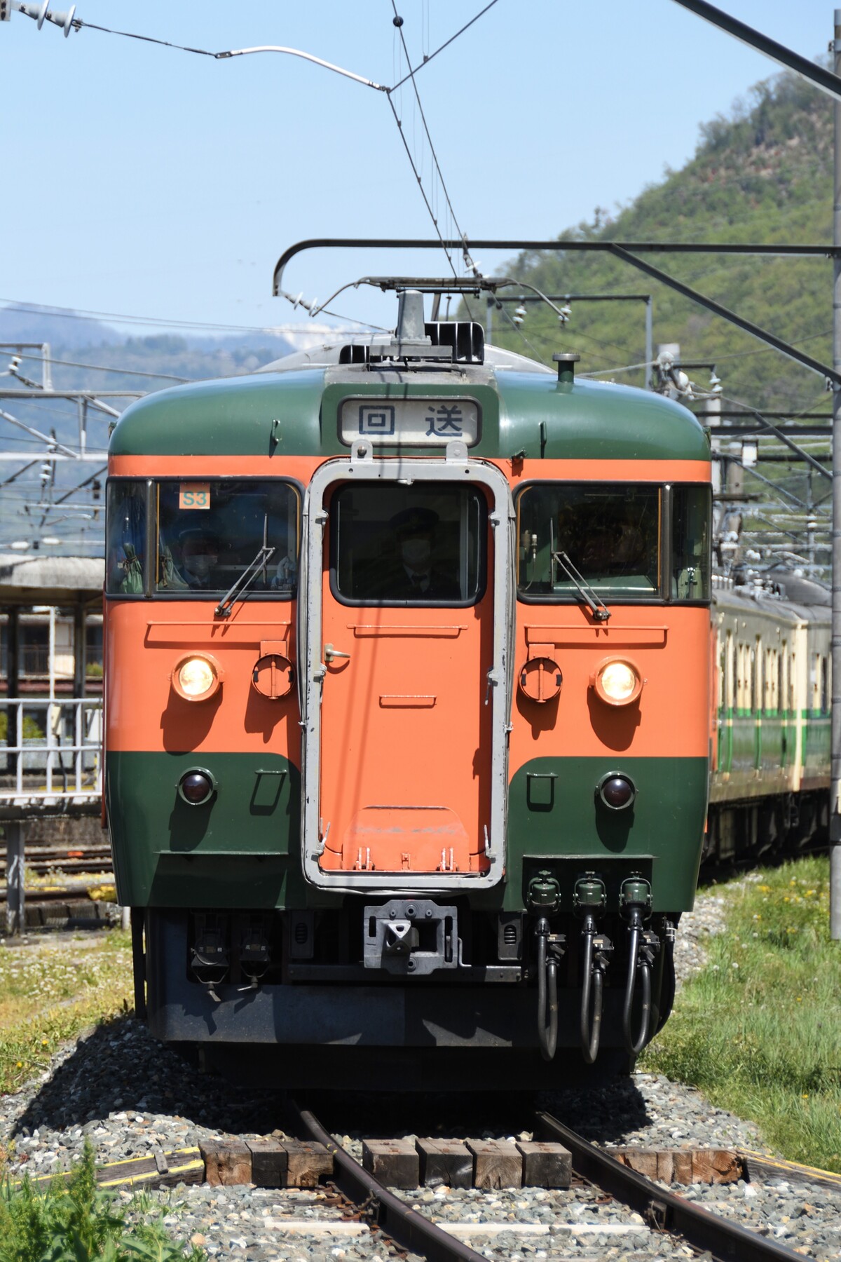【4月26日】しなの鉄道 115系 S3（湘南色）とS7（初代長野色）が併結運用に充当 : 山紫水明な景色を求め